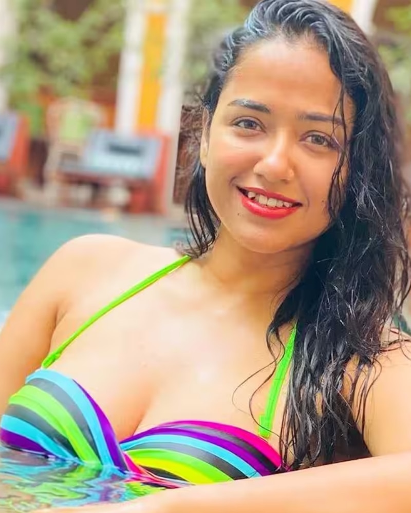 बंगाली बाला Sohini Sarkar का इतना ग्लैमरस लुक देख उड़ जाएगी रातों की नींद! अपने रिस्क पर ही ...