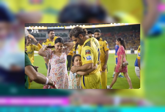 Ziva Hugging MS Dhoni After CSK Win IPL 2023 is Heartwarming | WATCH VIRAL VIDEO