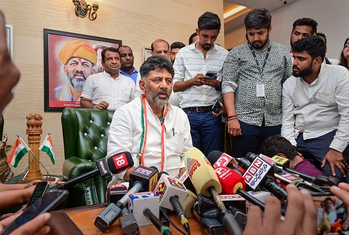 Wont Backstab Blackmail... DK Shivakumar Message Amid Karnataka CM Suspense Wont Backstab Blackmail... DK Shivakumar Message Amid Karnataka CM Suspense