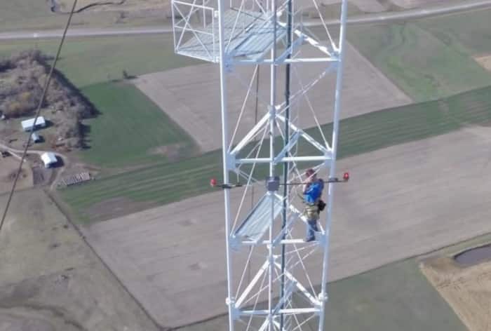 This Video Of A Man Climbing 1,500 Feet Tower Just To Change A Bulb Is ...