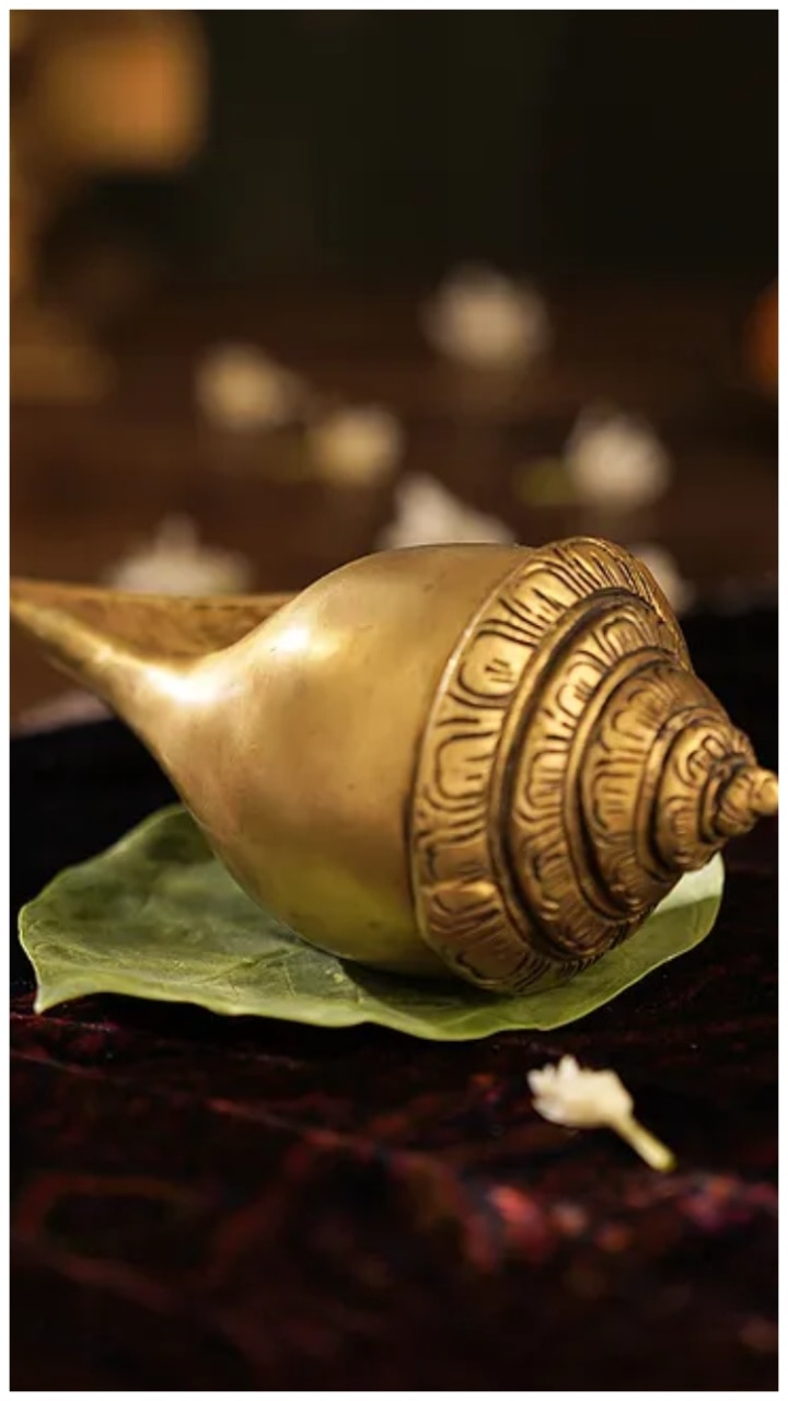 शिव आरती में भूल कर भी नहीं बजाना चाहिए शंख, इन चीजों को भी रखना चाहिए दूर