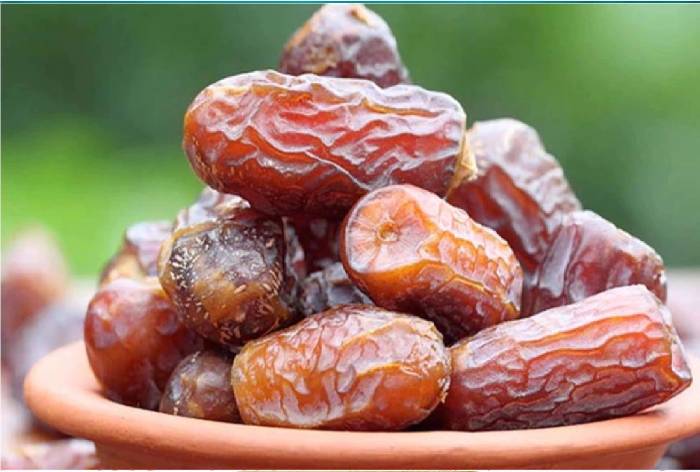 महिलाएं अपनी डाइट में जोड़ें 2 खजूर, जानें इसके फायदे