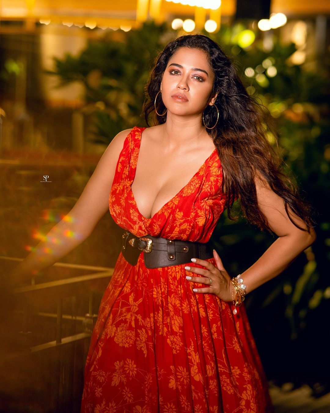 बंगाली बाला Sohini Sarkar का इतना ग्लैमरस लुक देख उड़ जाएगी रातों की नींद! अपने रिस्क पर ही ...