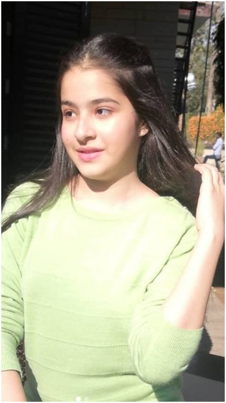 'सांड की आंख' और 'कठपुतली' की ये एक्ट्रेस पढ़ाई में भी अव्वल, 12th ...