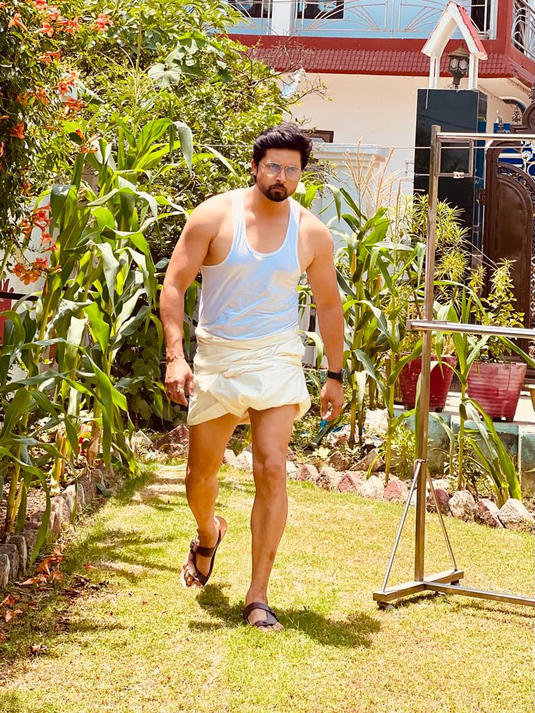 'जानू आई लव यू', बनियान...धोती में वायरल हुआ विक्रांत सिंह राजपूत का ...