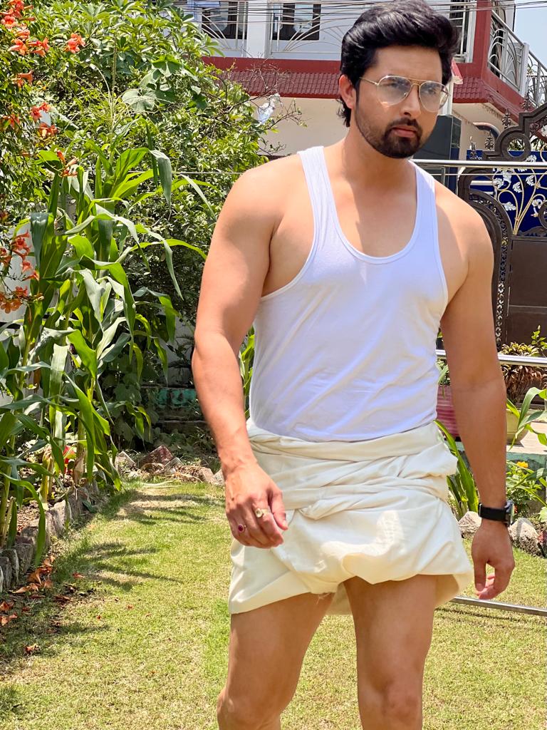 'जानू आई लव यू', बनियान...धोती में वायरल हुआ विक्रांत सिंह राजपूत का ...