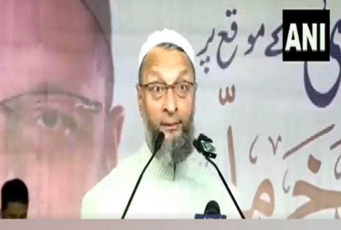 कौन है गोड्से- आप्टे की औलाद? AIMIM चीफ Owaisi ने देवेंद्र फडणवीस के ...