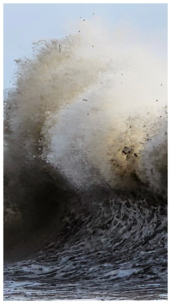 Biporjoy Cyclone क्या है, Photos में देखें इसका रौद्र रूप, जानिए कैसे ...