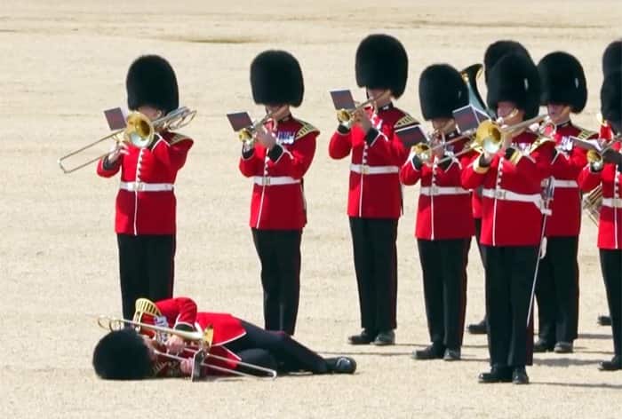 British Soldiers Faint During Ceremony With Prince William Amid ...