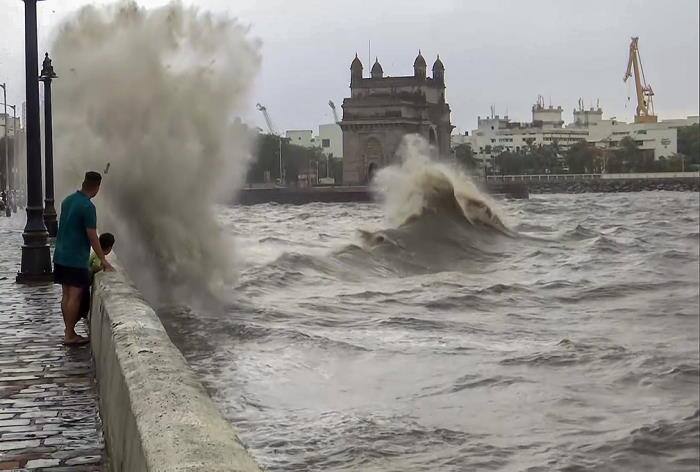 Cyclone Tej Alert In Mumbai: Next 2 Days Crucial, Warns IMD; City To ...