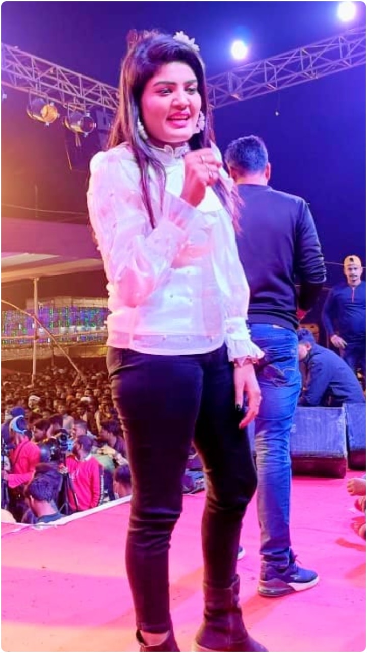 भोजपुरी सिंगर निशा उपाध्याय को LIVE शो में लगी गोली