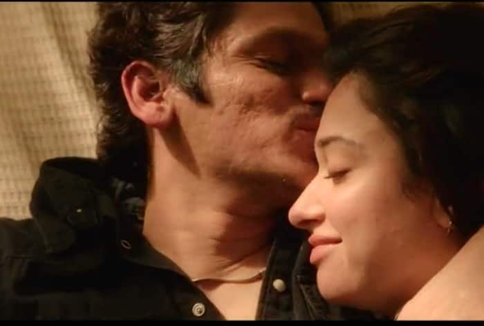 Vijay Varma-Tamannaah Bhatia Romantic Kissing Scene in Lust Stories 2 Goes Viral, Fan Asks Acha ...