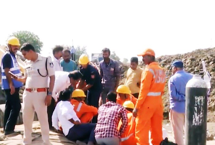 Minor Girl Falls Into 300-Feet Deep Borewell In Madhya Pradesh; Rescue ...