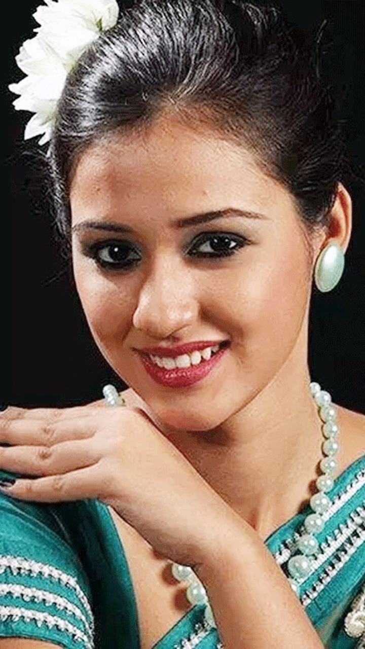 Disha Patani Then & Now: 10 Pics to See Actor's Complete Evolution