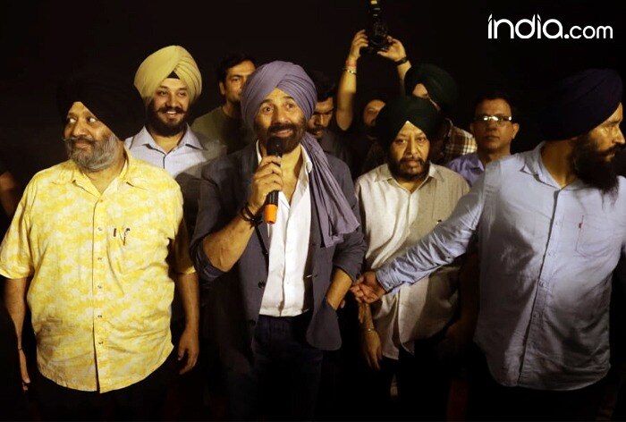 Gadar Macha Do Paaji Fans go Berserk as Sunny Deol Brings Tara Singh ...