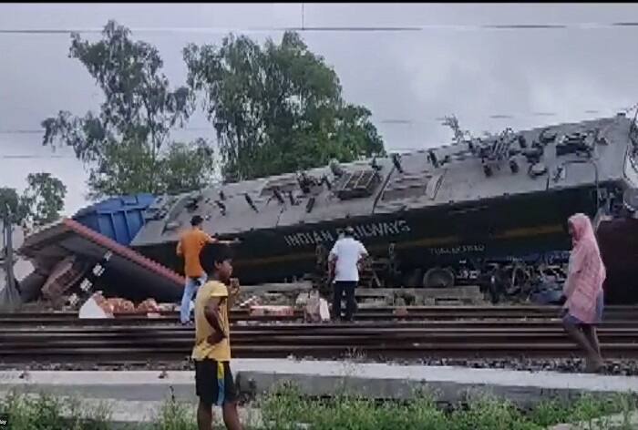 2 Goods Trains Collide In West Bengal, Several Bogies Derailed