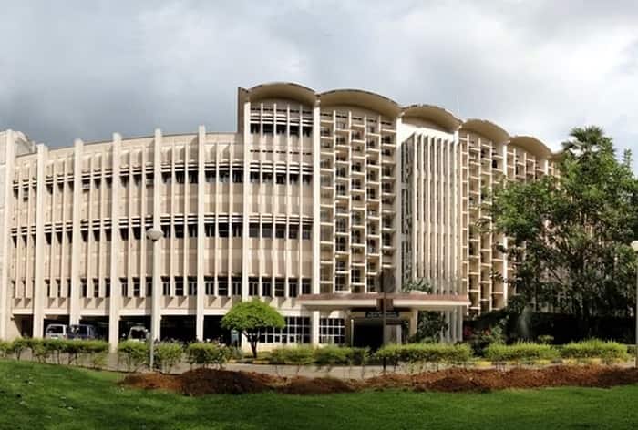 QS World University Rankings List: IIT Bombay, IIT Delhi Among Top 200 ...