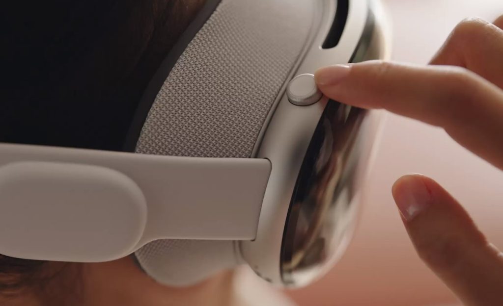 Apple Vision Pro, 1st Mixed-Reality Headset With 3D Camera; Check ...