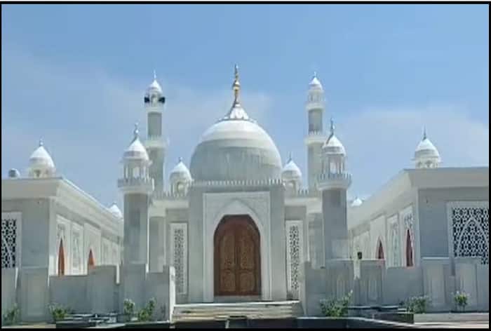 ‘For You, Mom’: Son Builds Taj Mahal-Inspired Memorial in Loving Memory ...