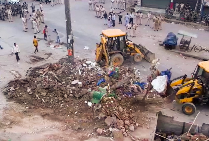 Temple And Mazaar Removed In Delhi Bhajanpura For Flyover
