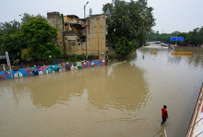 Delhi Floods: Several Road Reopened For Traffic As Yamuna Floodwaters ... Delhi Floods: Several Road Reopened For Traffic As Yamuna Floodwaters ...