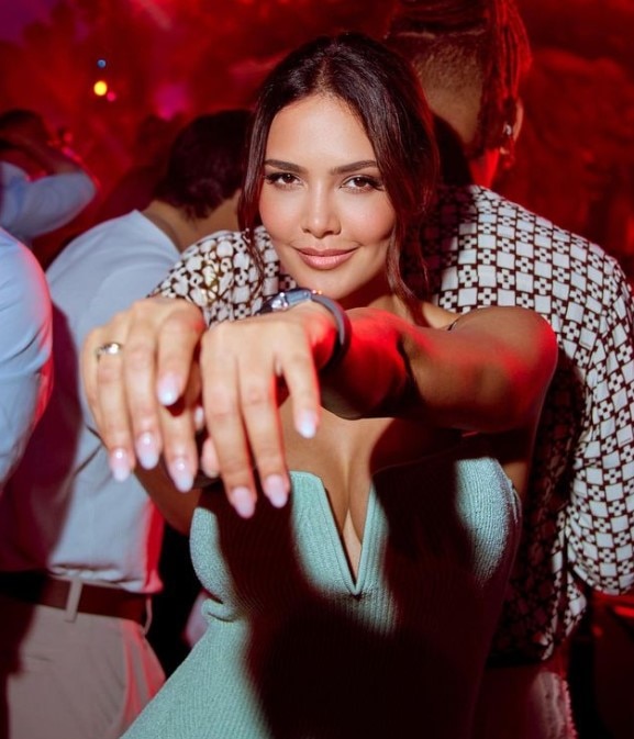 Esha Gupta Photo : आश्रम गर्ल ईशा गुप्ता ने फिर बढ़ाया इंटरनेट का पारा, ग्लैमरस अवतार में मचा ...