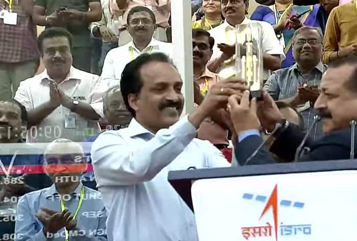 ISRO Team Members Share Delight As Chandrayaan-3 Mission Successfully ...