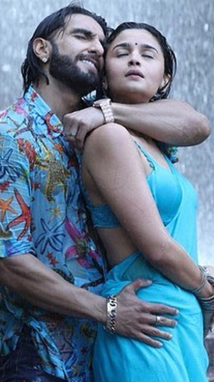 Ranveer Singh And Alia Bhatt Photos Scream Ishq, Pyaar Aur Mohabbat Ranveer Singh And Alia Bhatt Photos Scream Ishq, Pyaar Aur Mohabbat