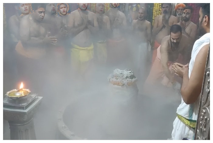 Watch: Priests Perform ‘Bhasma Aarti’ at Mahakaleshwar Temple on First ...