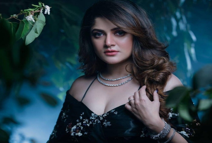 Srabanti Chatterjee : एक्ट्रेस श्राबंती चटर्जी ने दिखाया ऐसा ग्लैमरस अवतार, बारिश के मौसम में ...
