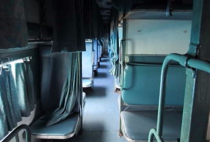 Indian Railway: ट्रेन में फर्स्ट AC के टिकट क्यों होते हैं इतने महंगे ...
