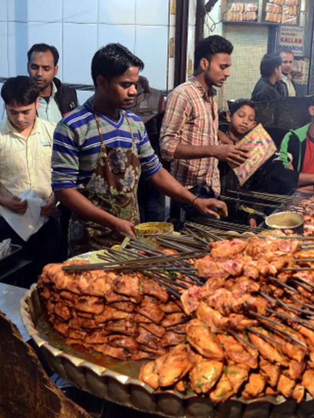 6 Must Try Popular Street Foods In Old Delhi