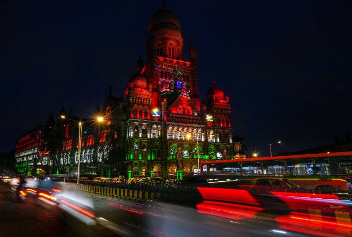 Watch: Rashtrapati Bhavan, Renowned Buildings Lit Up Across India On ...