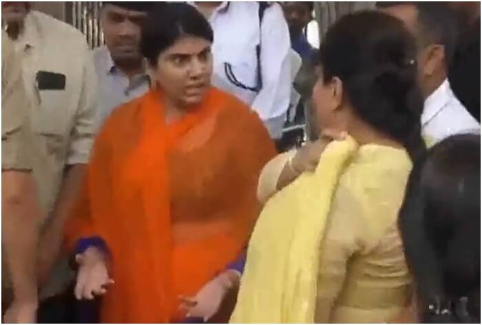 Ravindra Jadeja की विधायक पत्नी Rivaba Jadeja अपनी ही पार्टी की सांसद ...