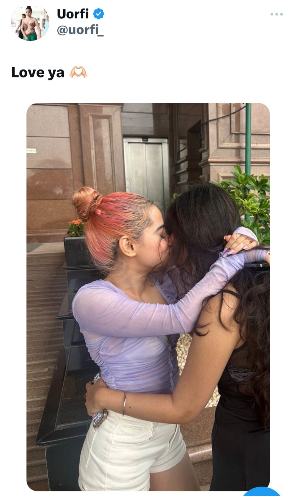 Urfi Javeds Viral Liplock Pic With Bestie Kajol Tyagi Stirs ...