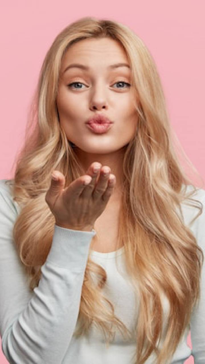 क्या कभी आपने भी किसी को दी है Flying Kiss? तो जान लें ये बात