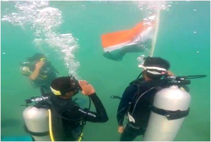 'Jai Hind': Indian Coast Guard Hoists Tiranga Underwater To Mark ...