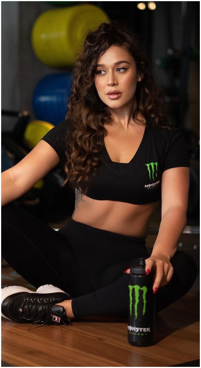 Tiger Shroff की बहन Krishna Shroff ने शेयर किए जिम के Photos, दिखाई फिट ...