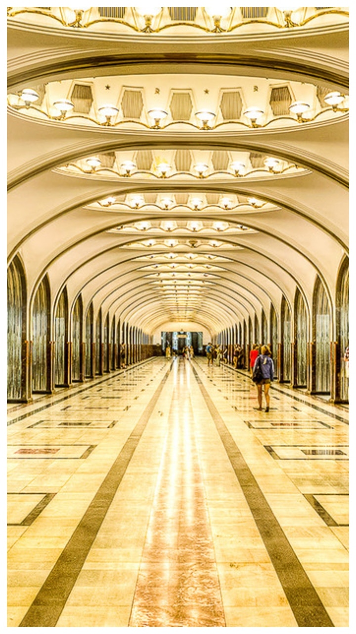 Top 10 सबसे खूबसूरत Underground ट्रेन स्टेशन, एक नजर में हार बैठेंगे दिल