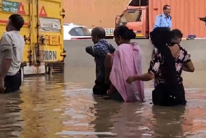 Traffic Advisory Issued Due To Waterlogging In Delhi Ncr Avoid These
