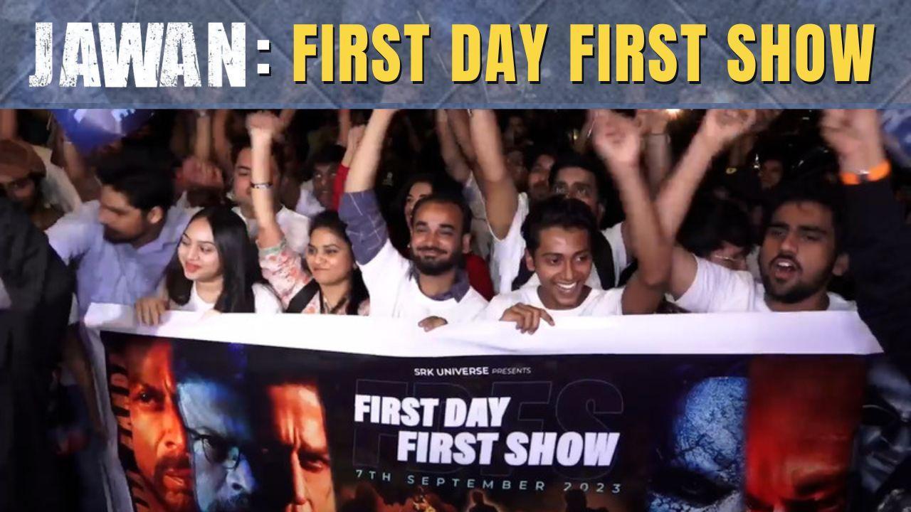 First Day First Show For Film “Jawan”: फिल्म देखकर थिएटर में झूमे लोग ...