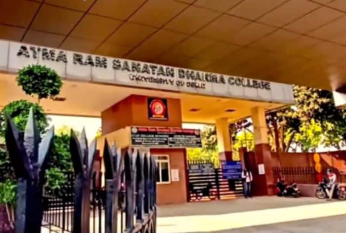 Most Famous Alumni Of Atma Ram Sanatan Dharma College, DU