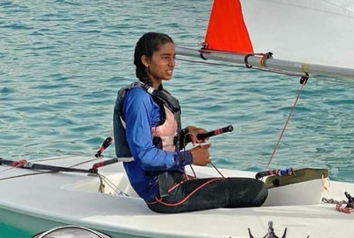 Meet Neha Thakur, 17-Year-Old Farmers Daughter Who Just Won Silver at ...