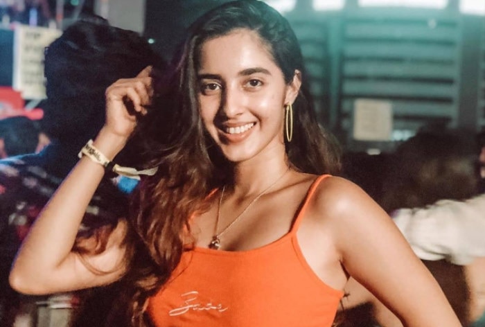 Gadar 2 की सीधी साधी मुस्कान का सामने आया बोल्ड अवतार, बहू Simrat Kaur ...