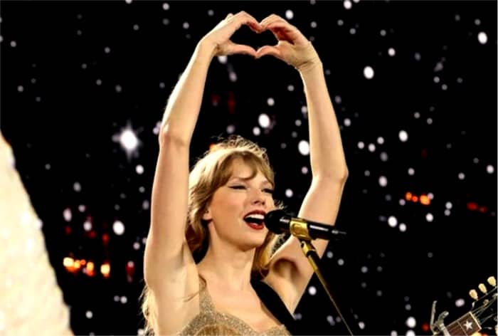 Taylor Swift Officially a BILLIONAIRE With Dollar 1.1 Billion Fortune ...