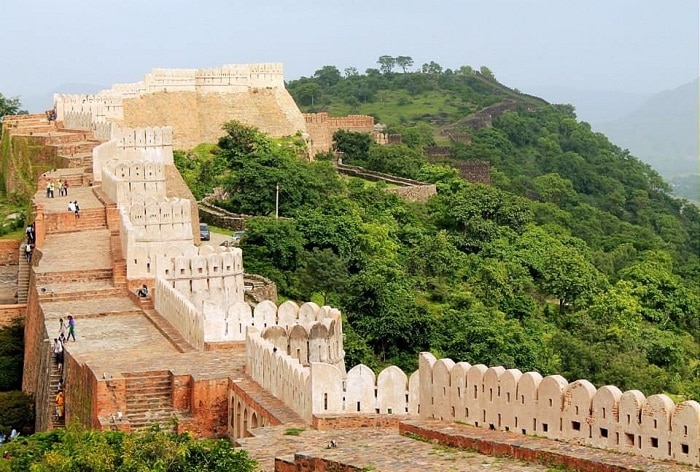 Kumbalgarh Fort: 500 साल पुराना है ये किला, China के बाद सबसे लंबी है ...