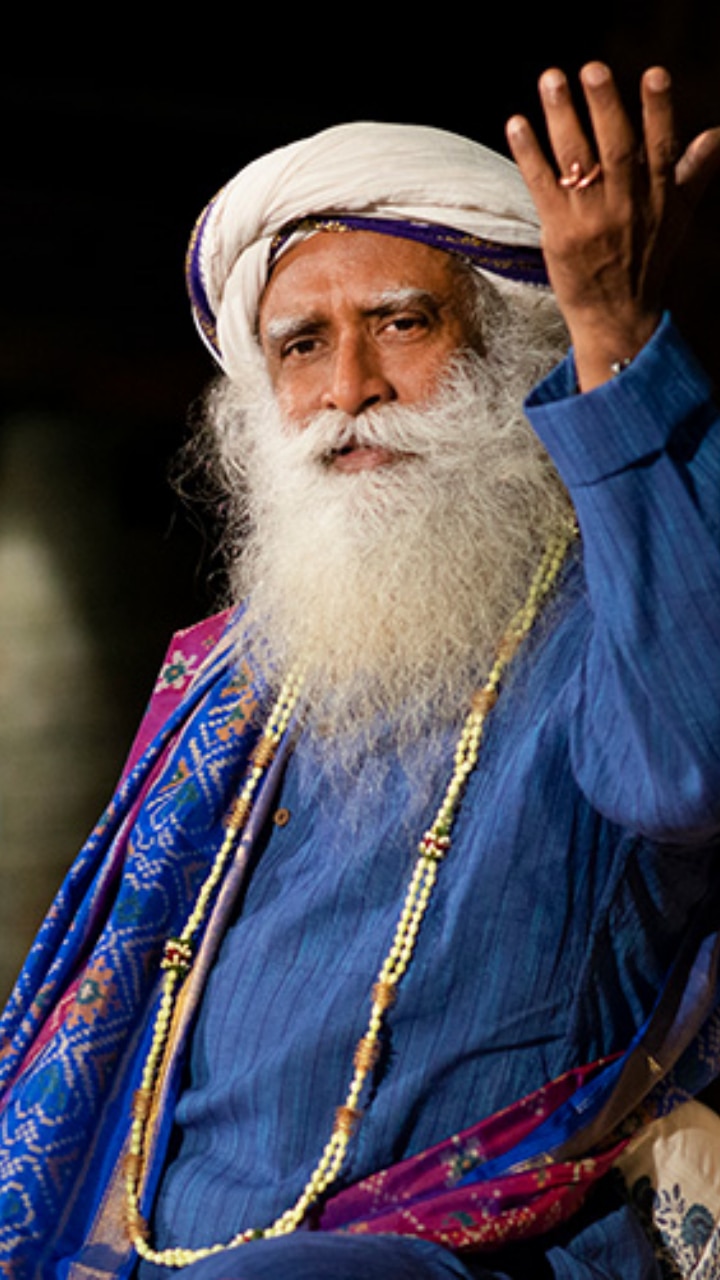 10 Motivational Quotes By Sadhguru Jaggi Vasudev