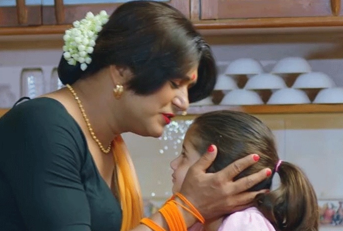 Chachi No 1 Trailer: तलाक के बाद बेटी के साथ रहने के लिए चाची बने यश ...