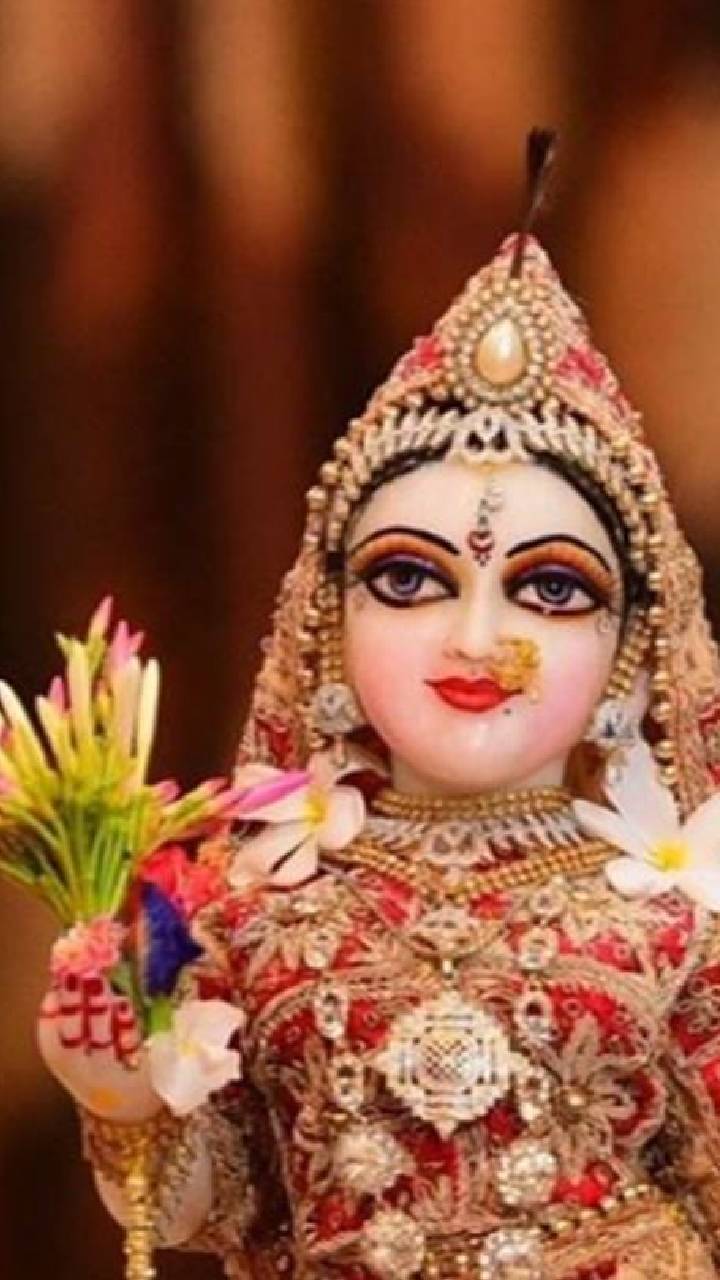 Radha Rani के इन नामों पर रखें लड़कियों के नाम