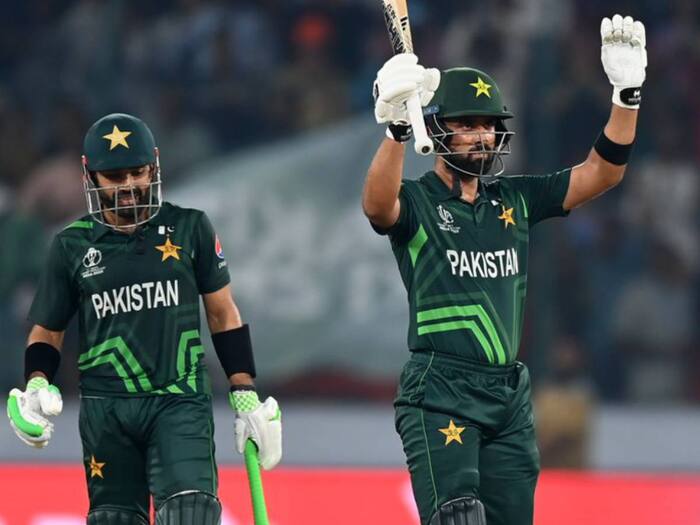 PAK vs SL: अब्दुल्लाह शफ़ीक ने शतक जड़कर रचा इतिहास, ऐसा करने वाले पहले पाकिस्तानी बल्लेबाज बने